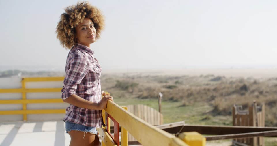 How to Bleach Bath Hair at Home (Safely) To Remove Color