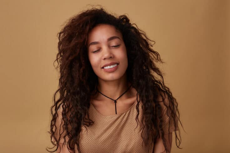 How to Do a 90s Blowout Style at Home on Short or Long Hair