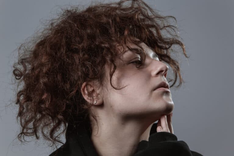 How to Fix Dead Hair Follicles at Home Without Cutting It